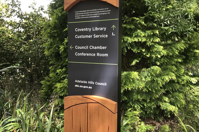 New directional signs for Stirling • Adelaide Hills Council